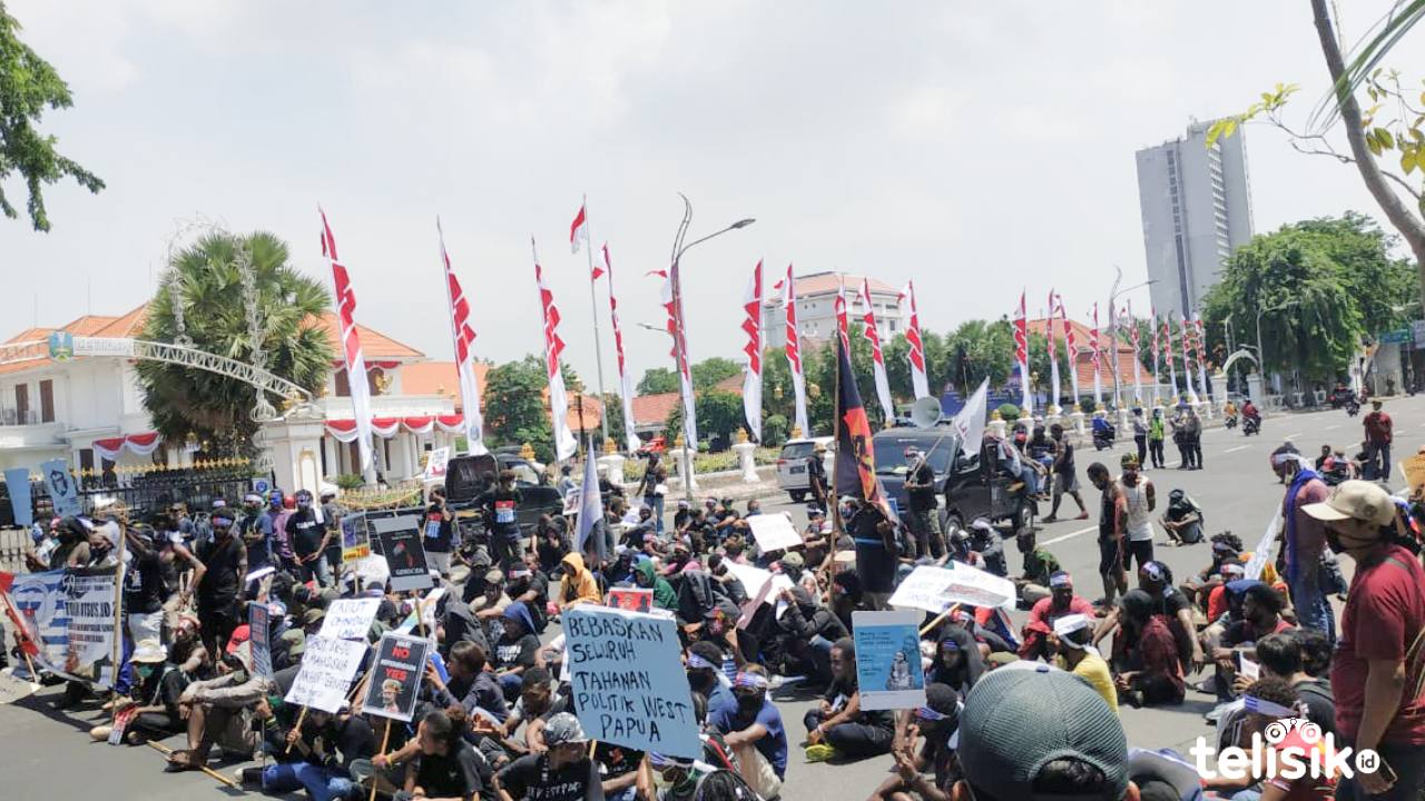 Mahasiswa Papua di Surabaya Tuntut Kemerdekaan Papua Barat - telisik.id Mahasiswa Papua di Surabaya Tuntut Kemerdekaan Papua Barat - telisik.id