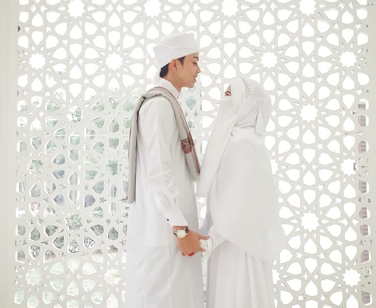 Bukti Cinta Sejati, Pria Ini Mantap Jadi Mualaf Usai Bertemu Pujaan Hati - telisik.id