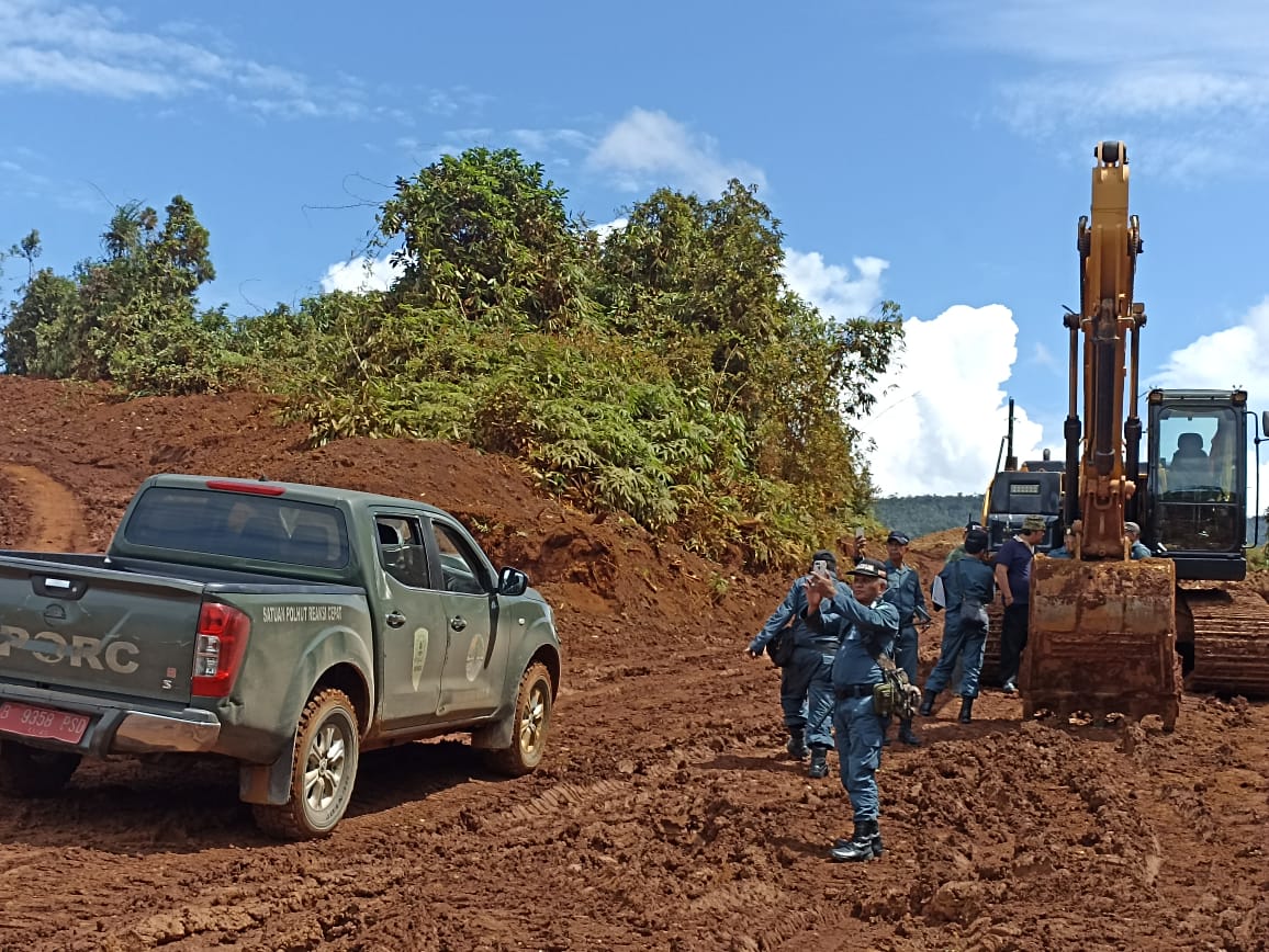 Balai Gakkum KLHK Hentikan Kegiatan Tambang Nikel Ilegal di Konawe Utara - telisik.id