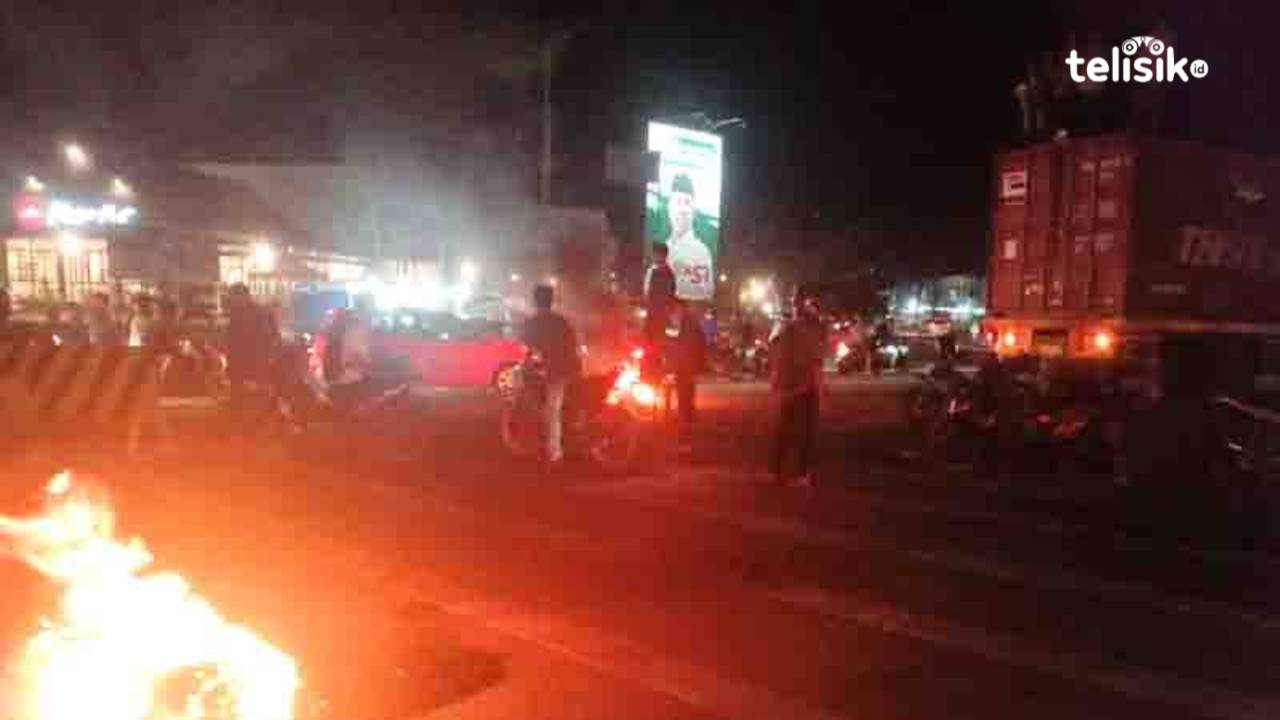 Demo Kenaikan BBM, Mahasiswa Sandera Truk Kontainer - telisik.id