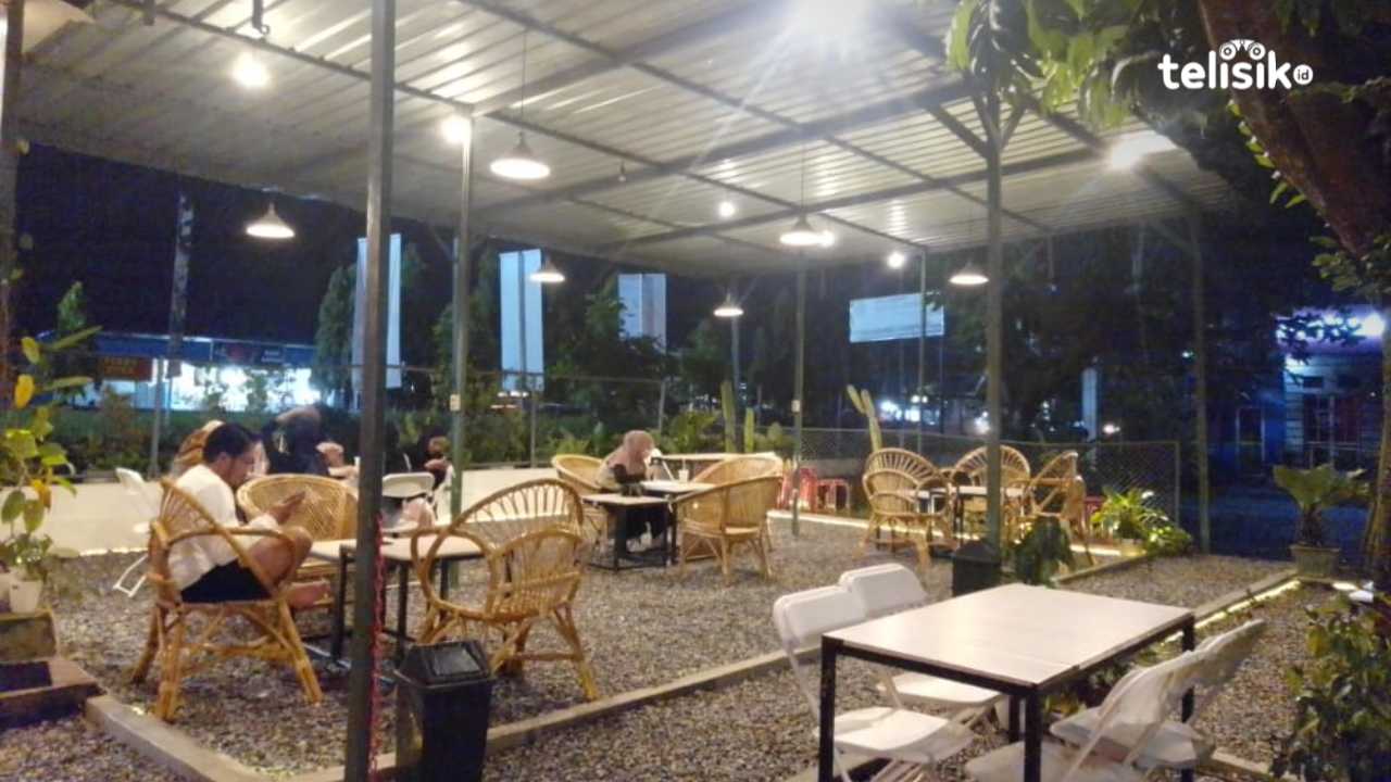 Manfaatkan Momen, Pemuda Ini Buat Green Cafe Kekinian - telisik.id