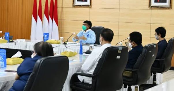 Pernah Nikmati Fasilitas Bakti Kominfo, Adik Menkominfo Leksi Plate ...