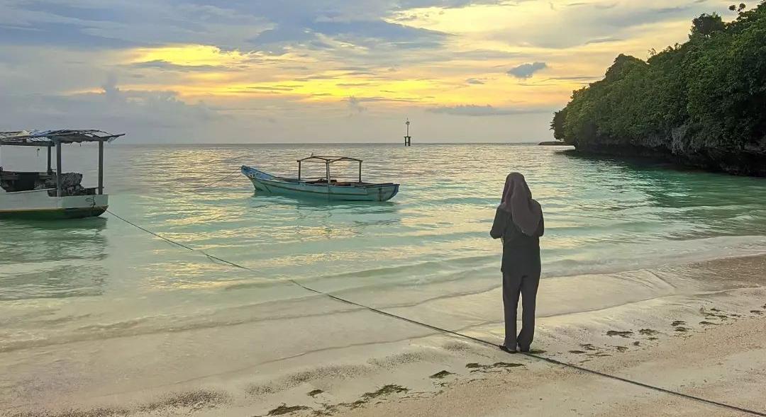 Keindahan Pasir Putih Pantai Hondue di Desa Kollo Soha Pulau Tomia - telisik.id