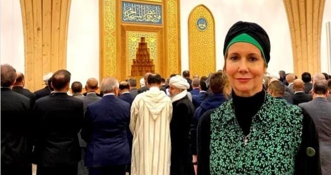 Berawal dari Lirik Lagu, Kristiane Backer Masuk Islam - telisik.id