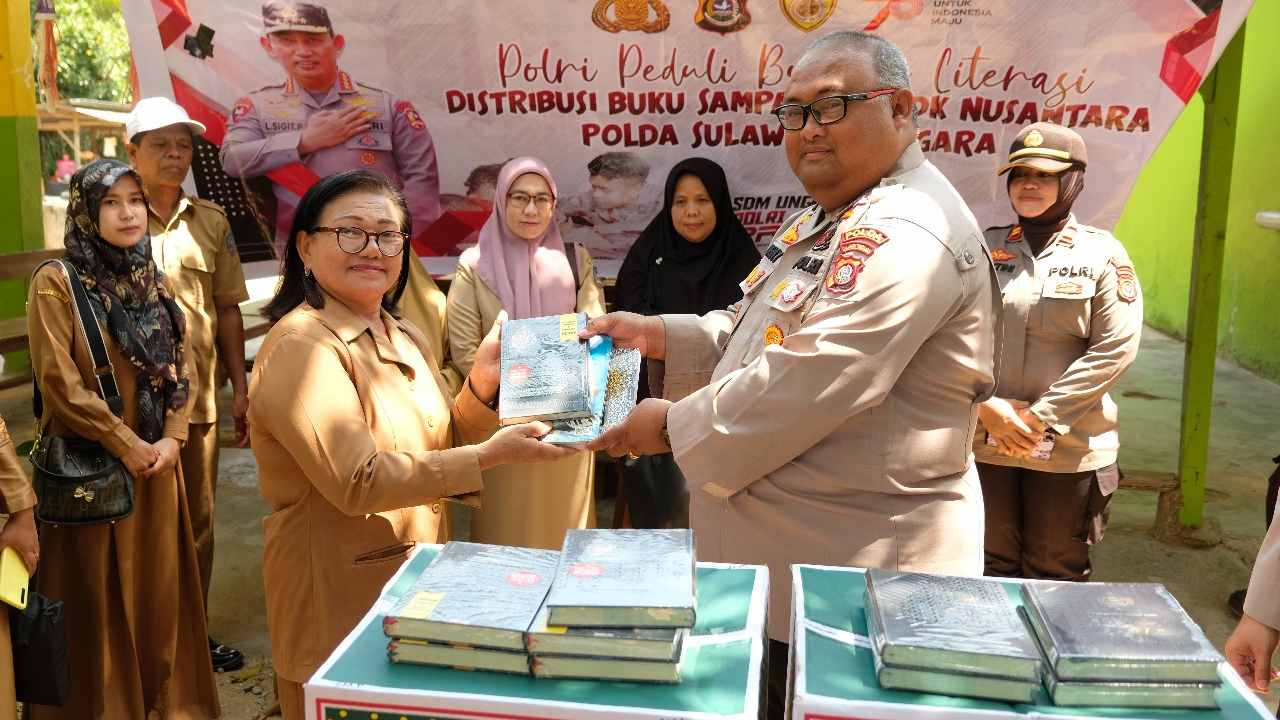 Tingkatkan Minat Baca, Polda Sulawesi Tenggara Bagi 3265 Buku ke Pelosok - telisik.id