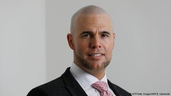 Aktivis Anti Islam Ini Malah Mualaf saat Menulis Buku Melawan Islam - telisik.id