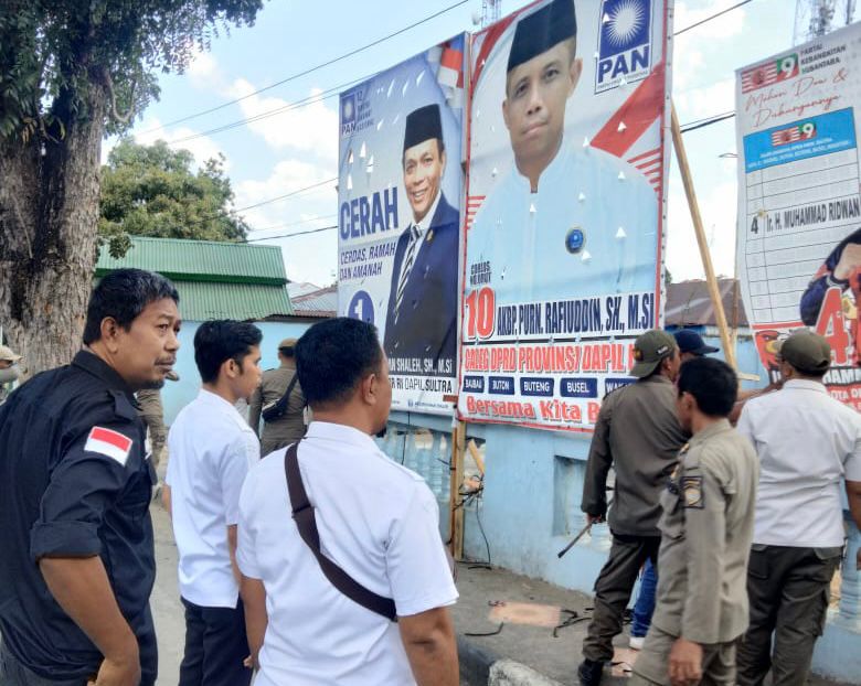 Tak Sesuai Aturan APK Caleg dan Cagub Ditertibkan di Kota Baubau - telisik.id