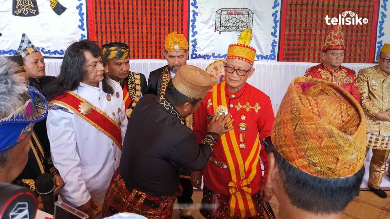Lukman Abunawas Dinobatkan Sebagai Raja Konawe ke-34 - telisik.id