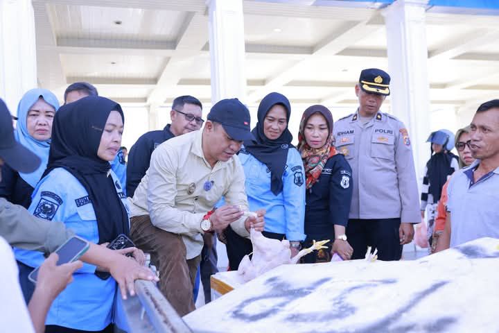 Hadapi Lonjakan Harga Jelang Idul Adha 2025, Pemda Bombana Gelar Pasar Murah - telisik.id