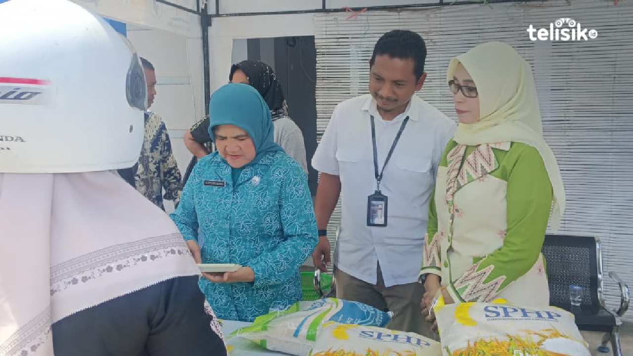 Bulog Raha Pastikan Stok Beras Mencukupi untuk Tiga Kabupaten hingga Desember 2025 - telisik.id