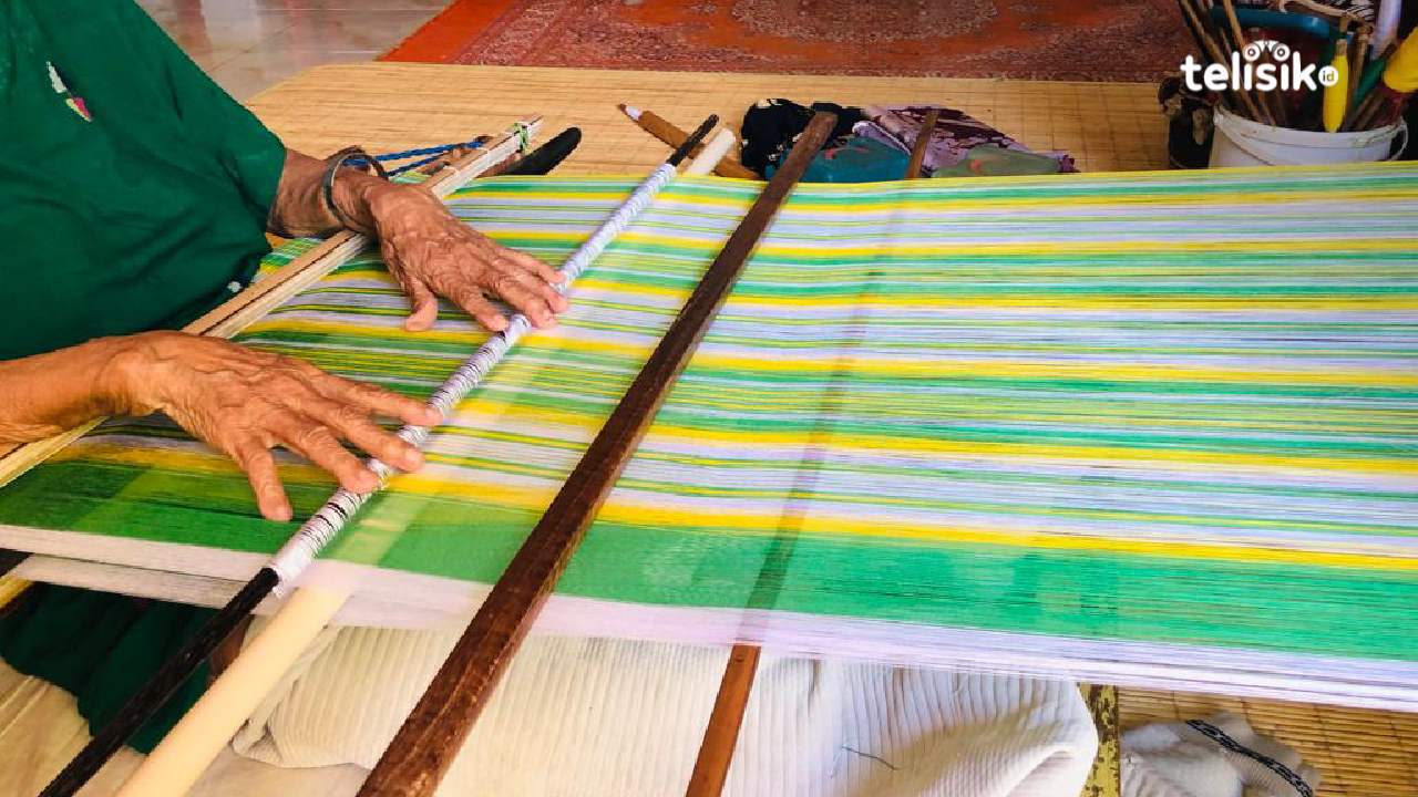 Mengenal Tapua, Alat Tenun Konvensional yang Hasilkan Ratusan Jenis ...